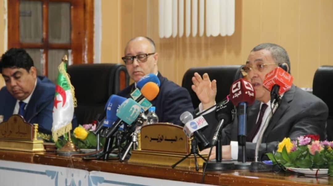 Collectivités locales : Brahim Merad installe le nouveau wali de Bechar ...